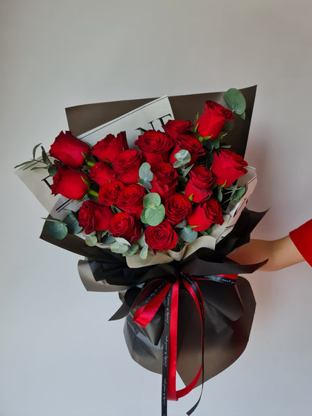 Forever Nineteen Rose Bouquet – Louve Florist